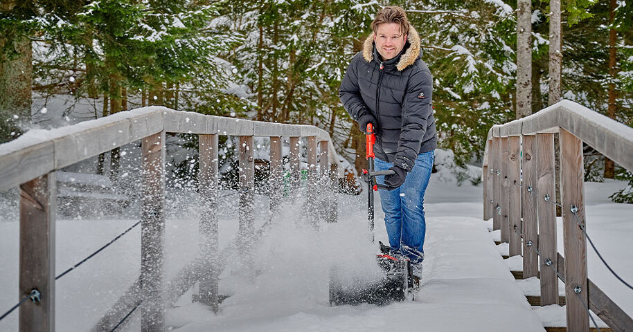 Winter duties: Shoveling snow & gritting | Einhell Blog